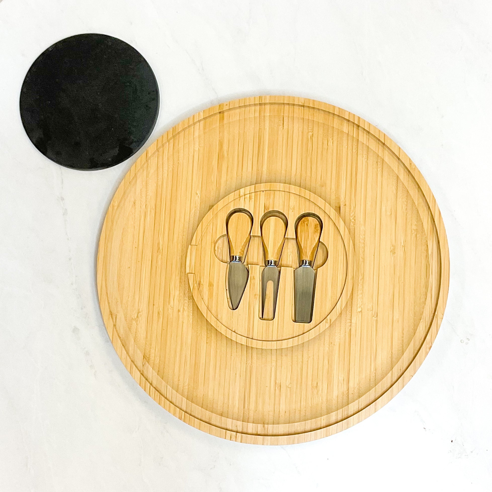 The Round Charcuterie Board w/ Stone Slate & Cheese Knives – Sergio's ...